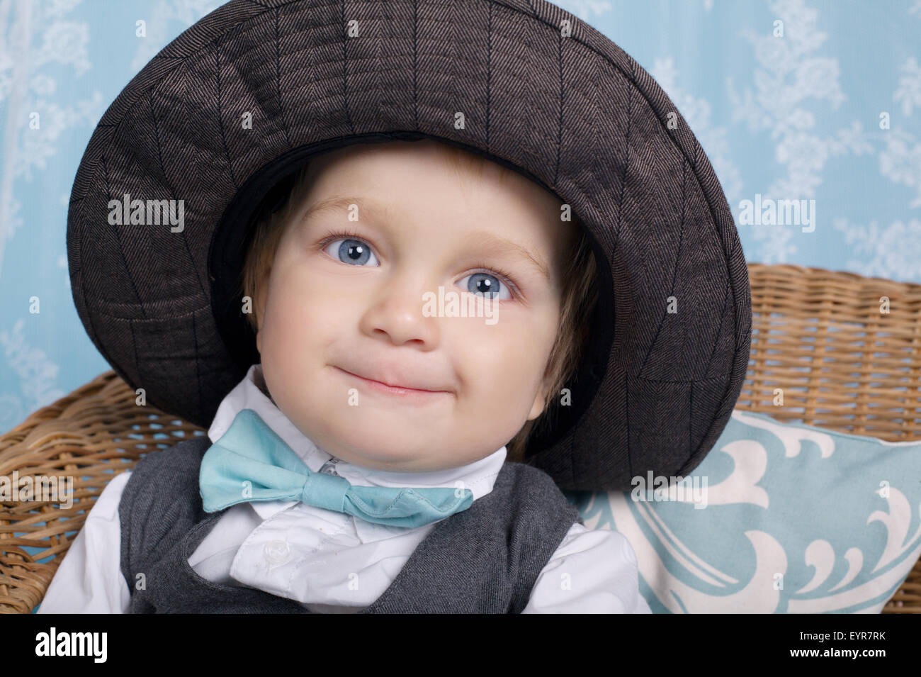 little boy with classic style hat Stock Photo - Alamy