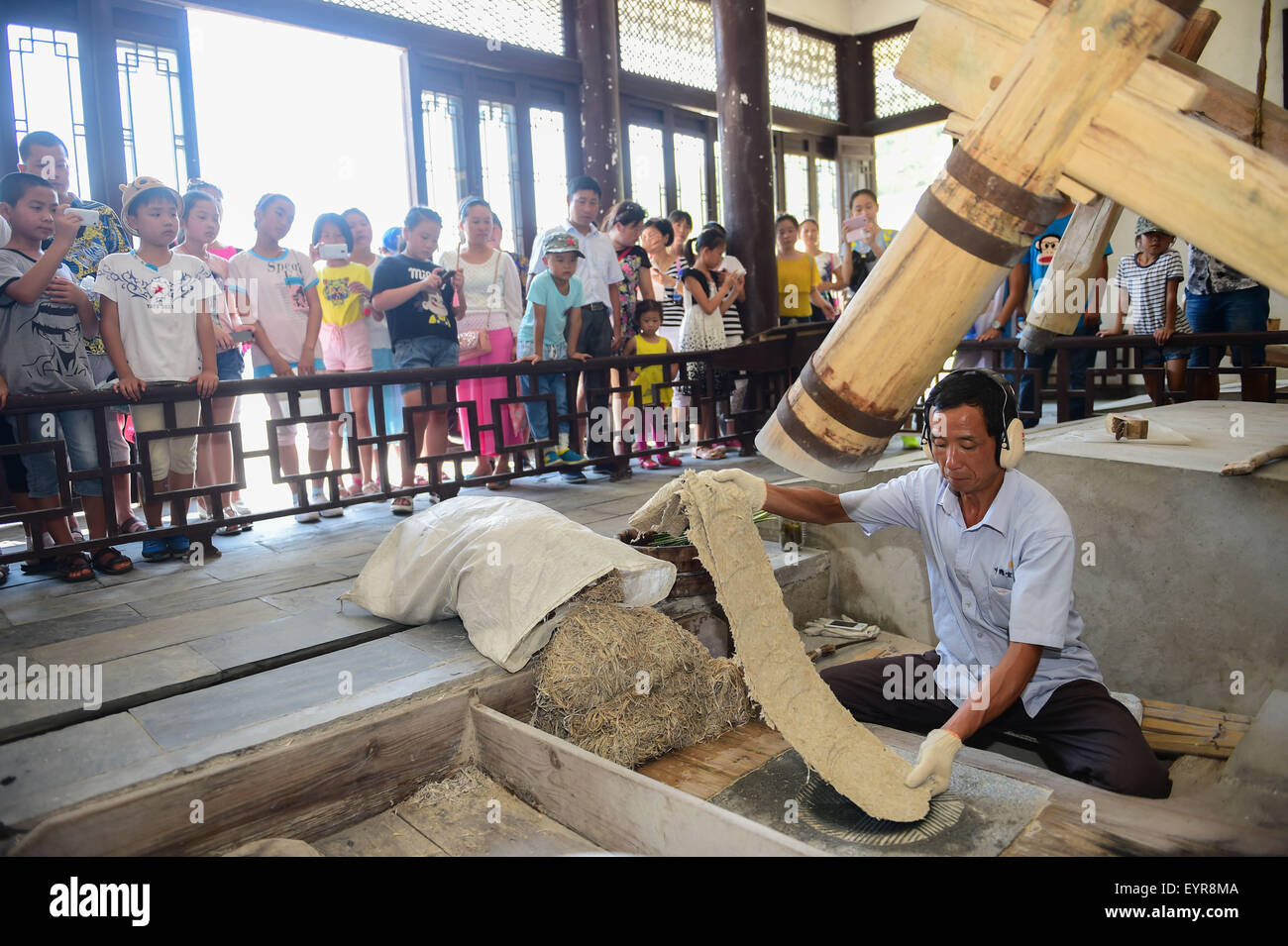 Xuancheng, China's Anhui Province. 3rd Aug, 2015. Students view an ...