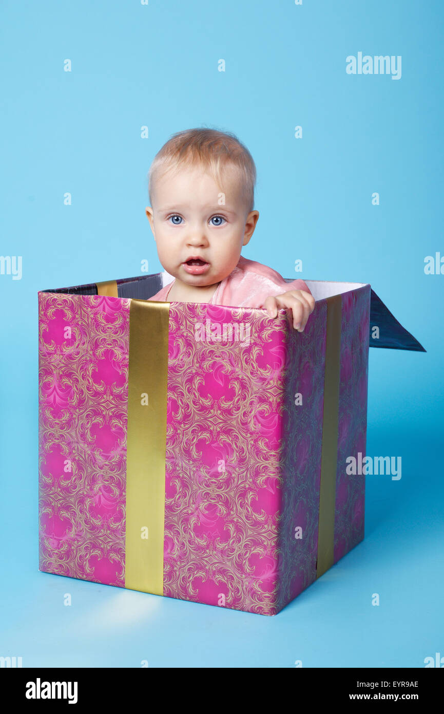 cute little girl sitting in box Stock Photo - Alamy