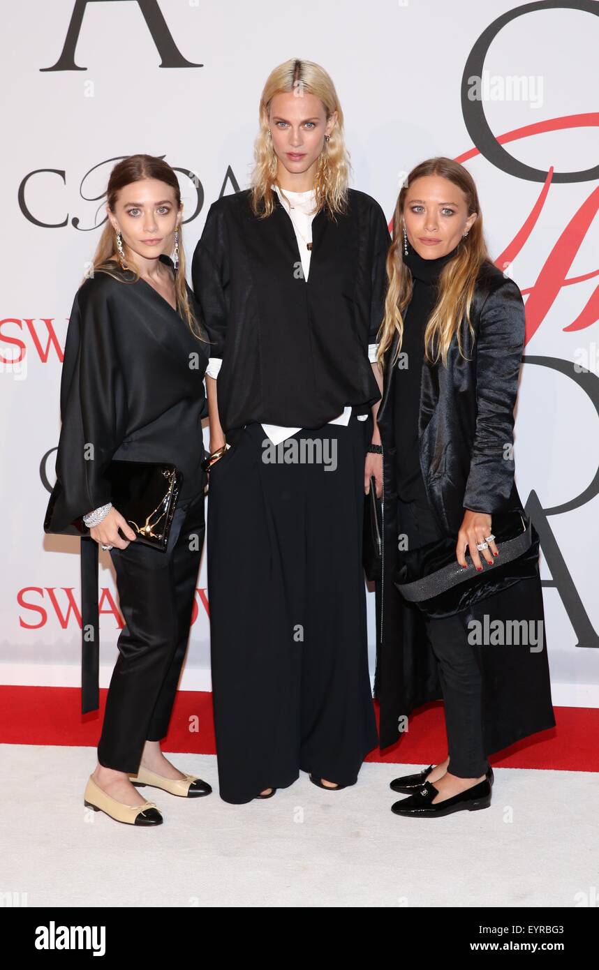 Mary kate and ashley olsen 2015 hi-res stock photography and images - Alamy