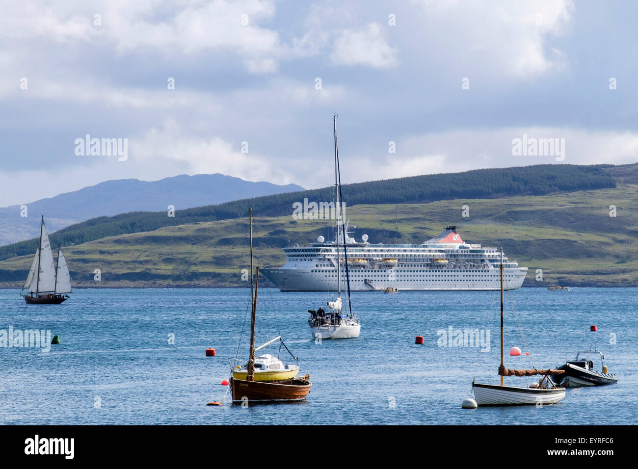 Scottish island cruises hi-res stock photography and images - Alamy