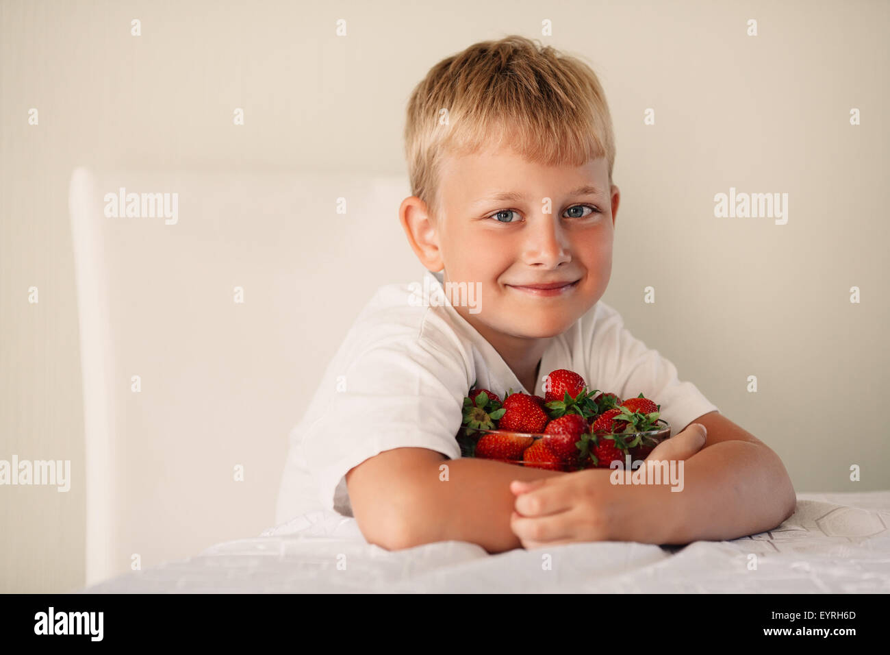 little boy with strawberry Stock Photo - Alamy