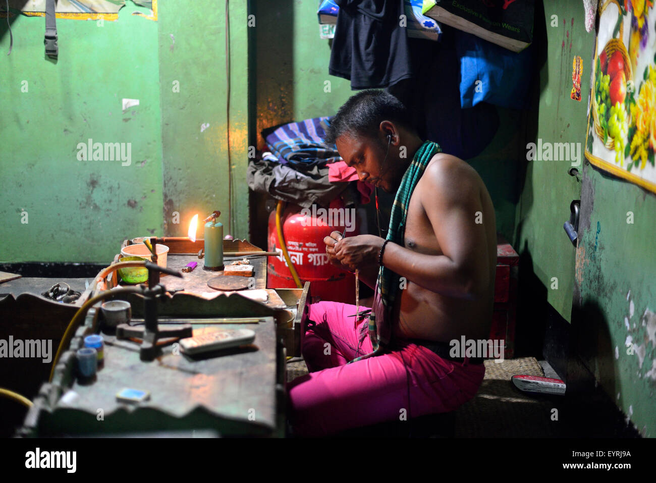 Indian goldsmiths hi-res stock photography and images - Alamy