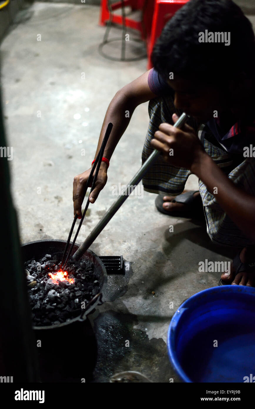 Indian goldsmith hi-res stock photography and images - Alamy
