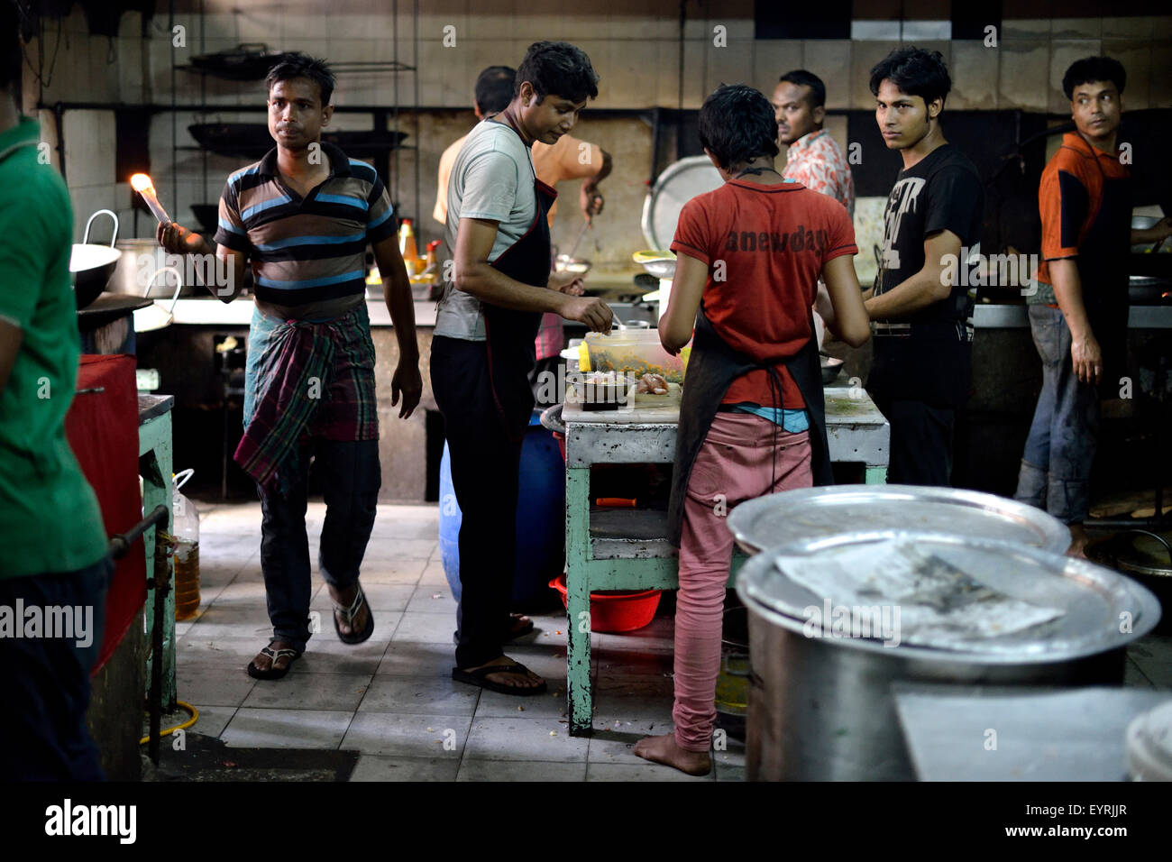 Kitchen in restaurant in dhaka hi-res stock photography and images - Alamy