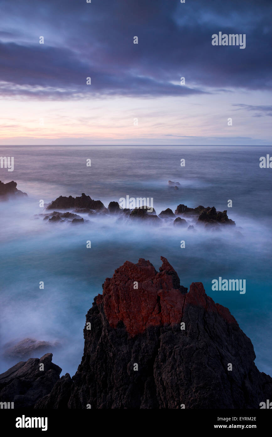 Red colour hi-res stock photography and images - Alamy
