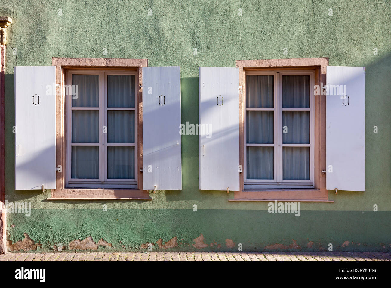 Two ground floor windows hi-res stock photography and images - Alamy