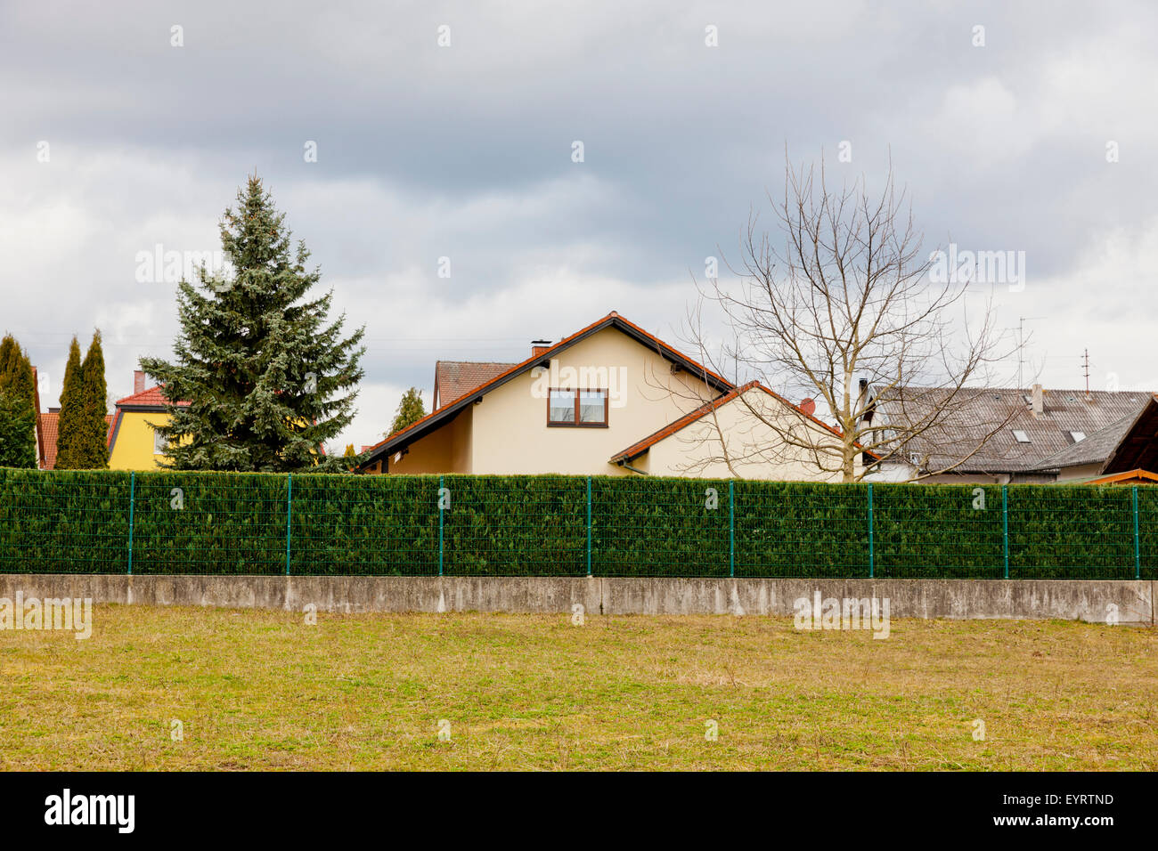 Hedge behind fence hi-res stock photography and images - Alamy