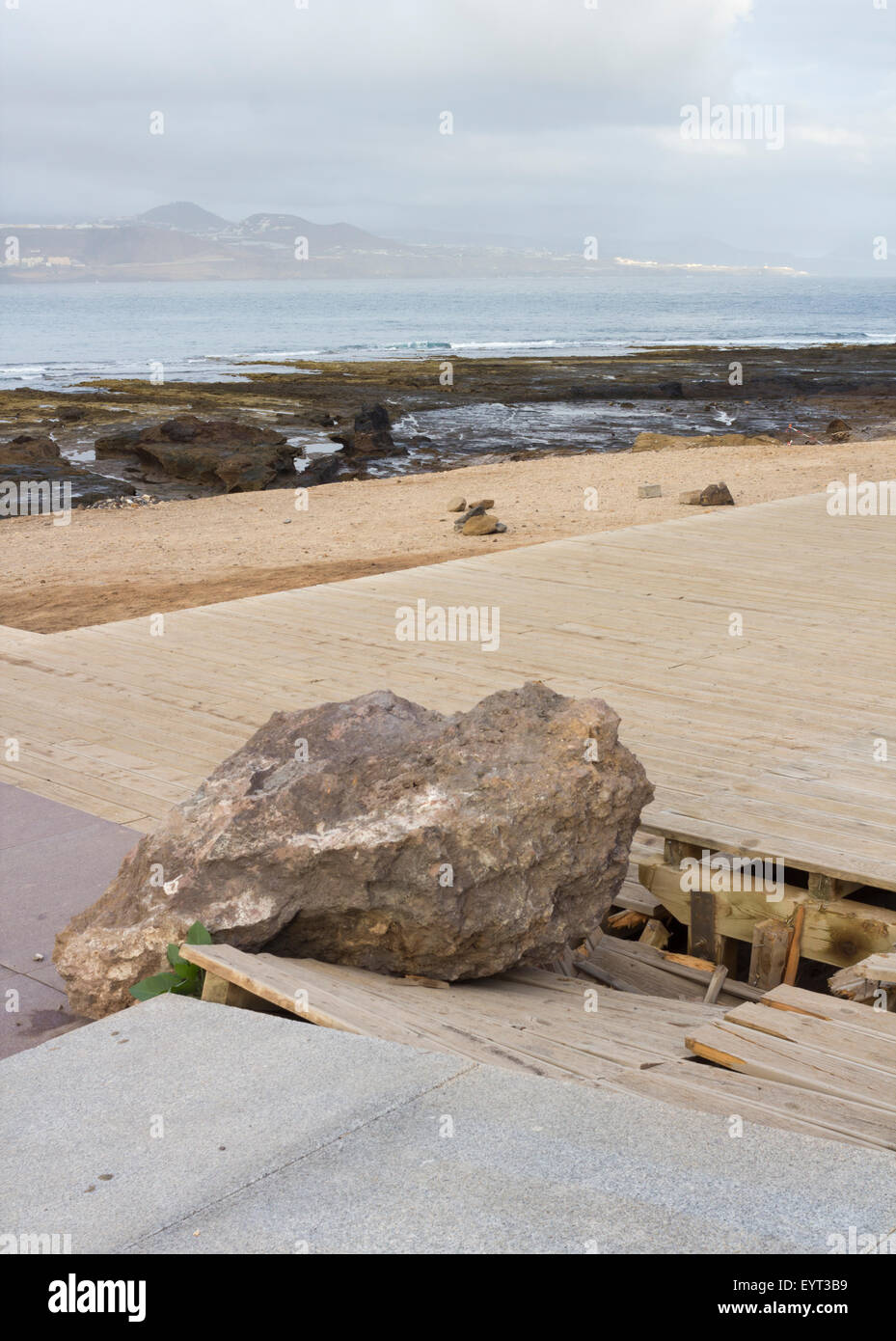 Huge rockfall hi-res stock photography and images - Alamy