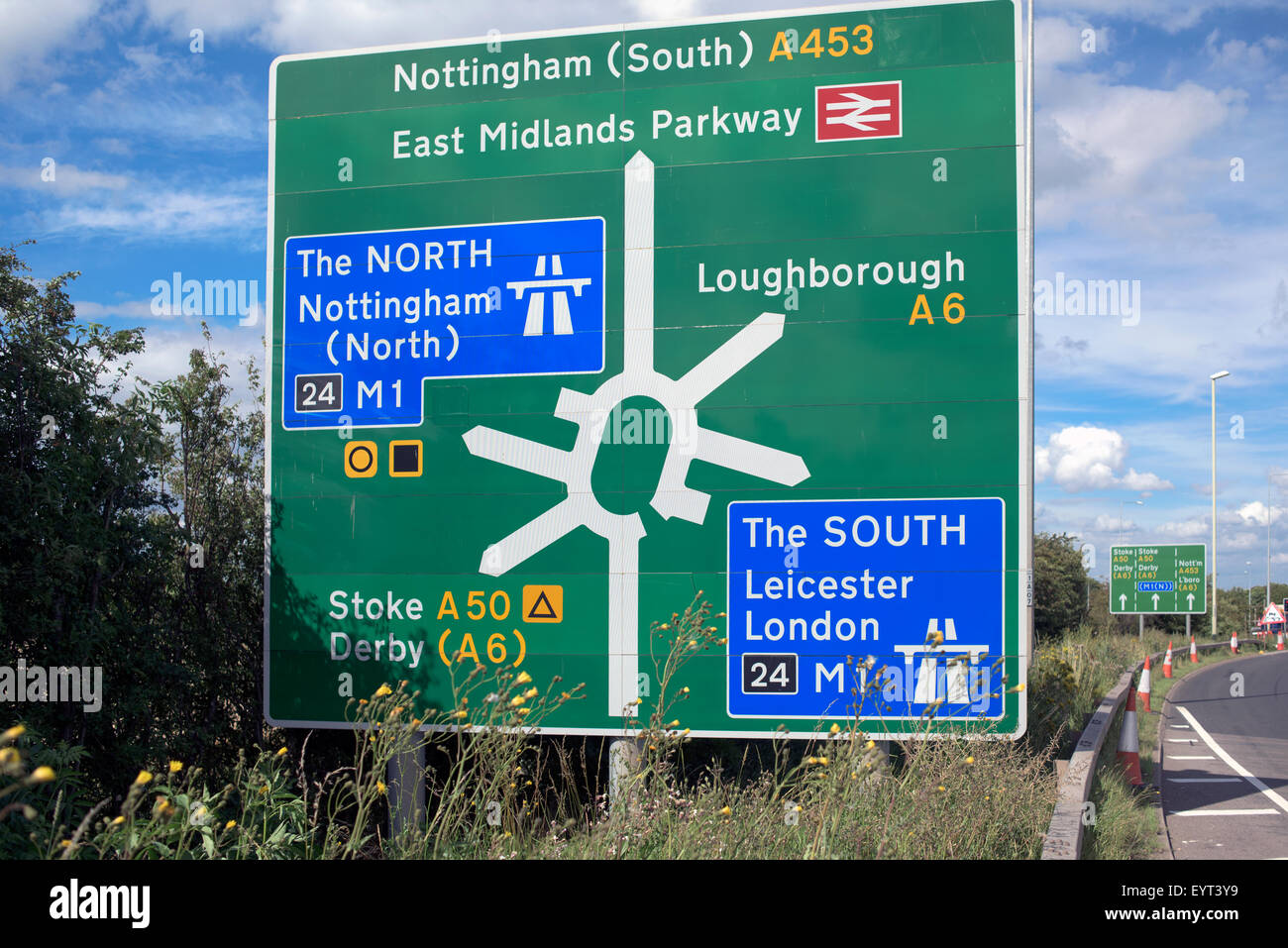 Motorway sign uk hi-res stock photography and images - Alamy