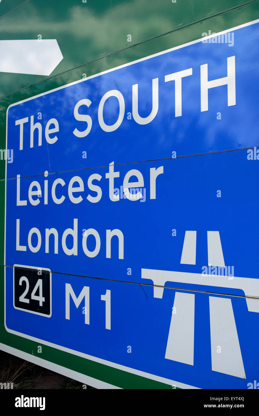 M1 motorway sign hi-res stock photography and images - Alamy