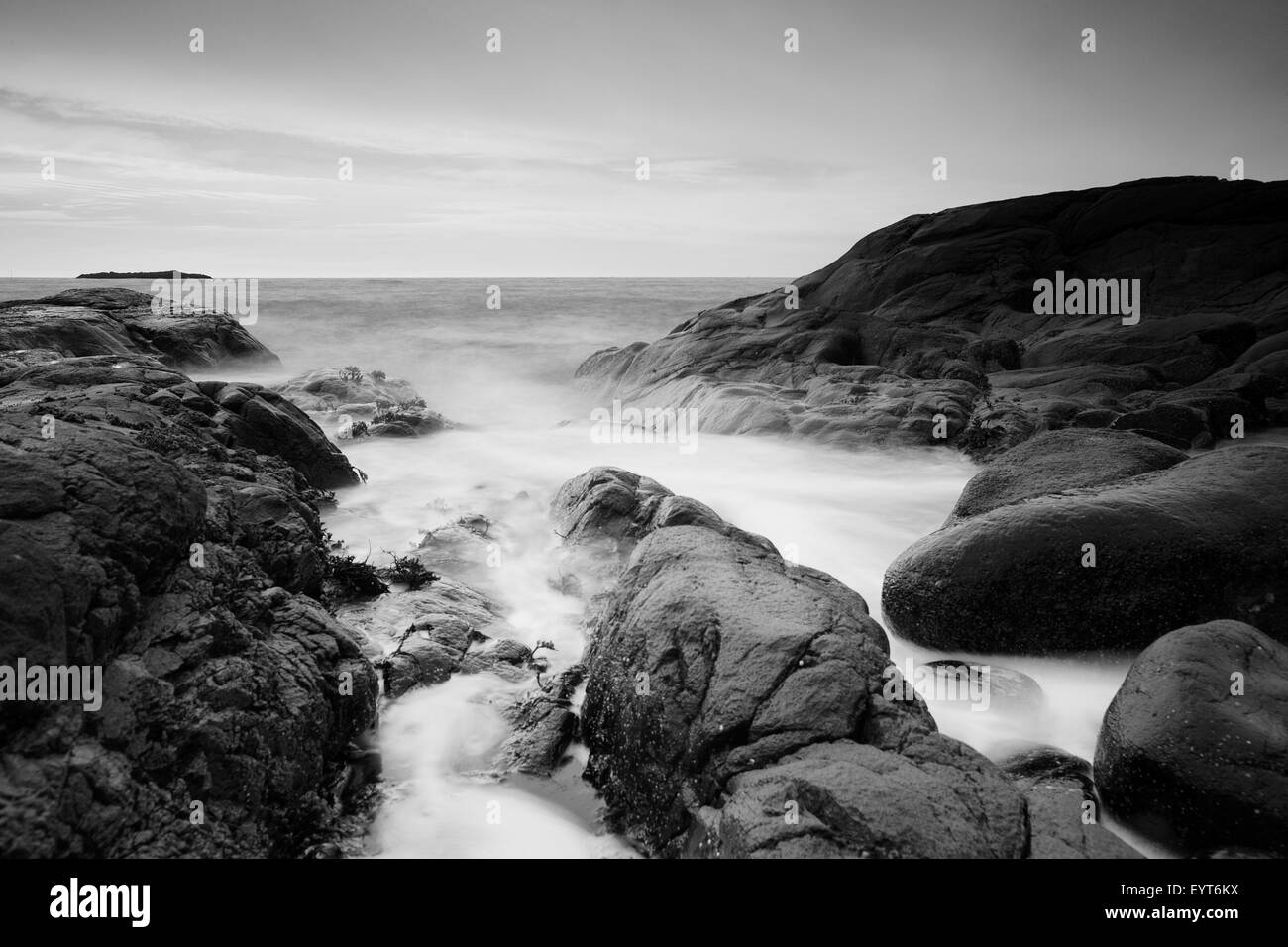 Black and white between rocks hi-res stock photography and images - Alamy