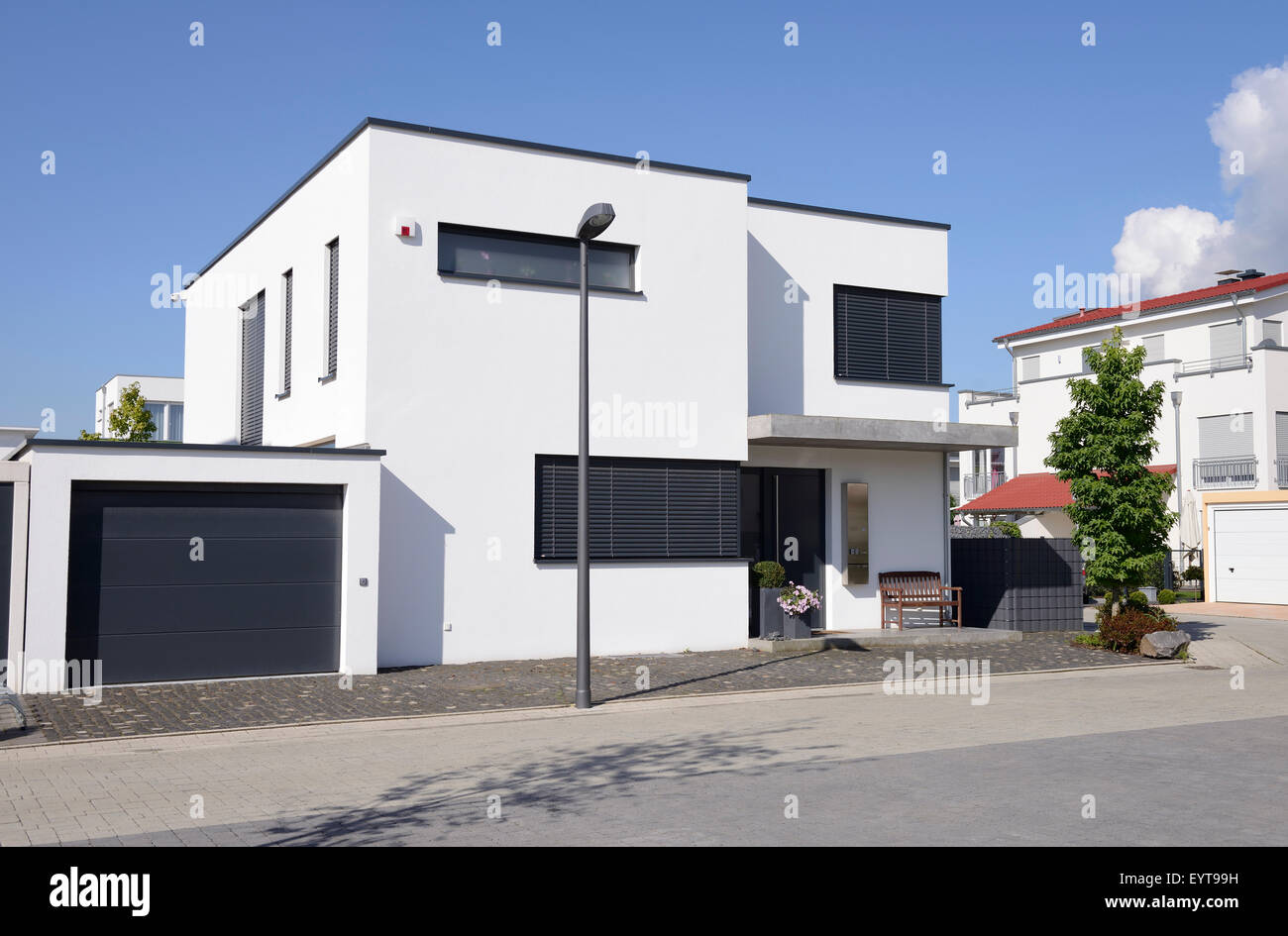 Modernsingle family hi-res stock photography and images - Alamy