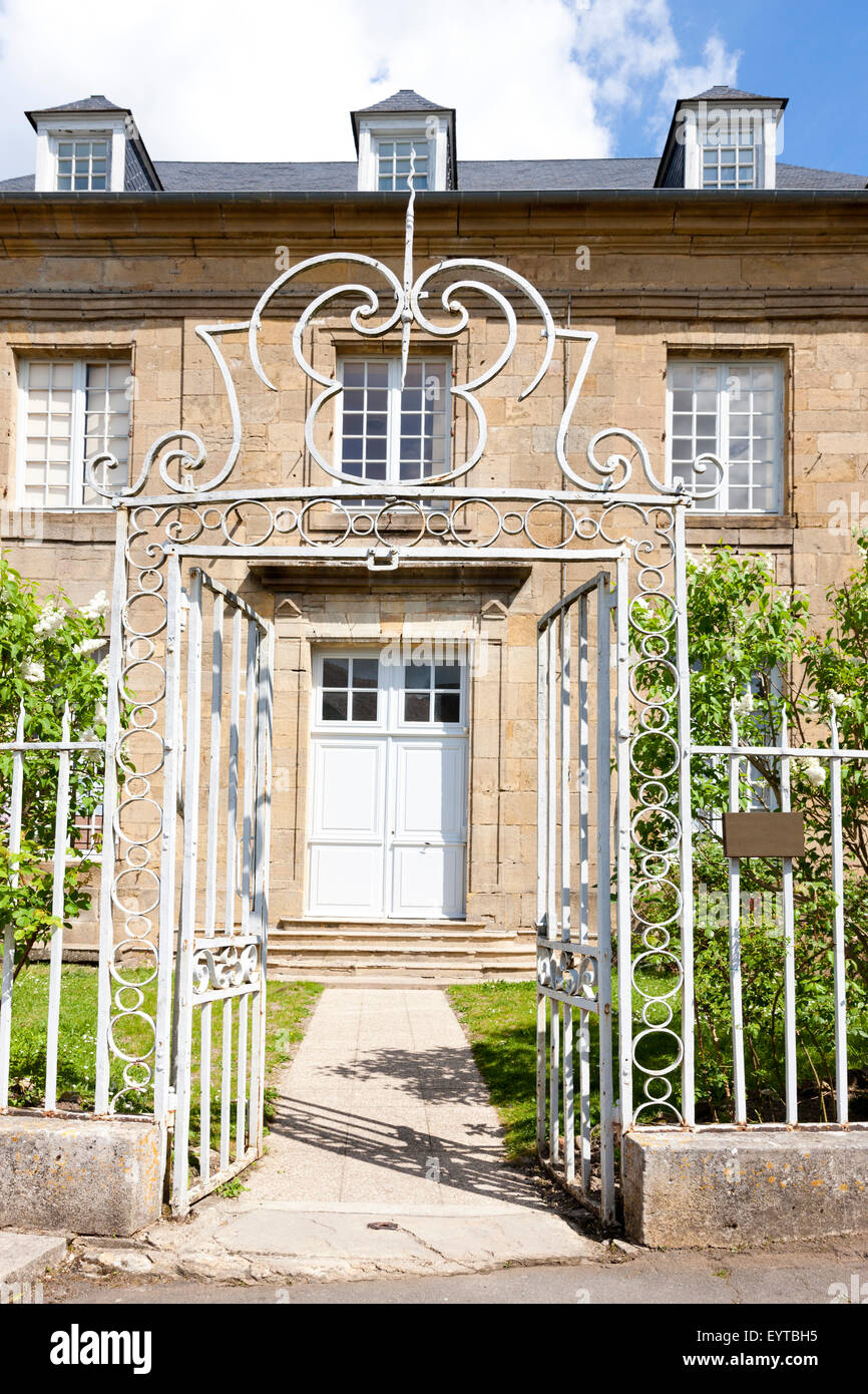 Old gate painting hi-res stock photography and images - Alamy