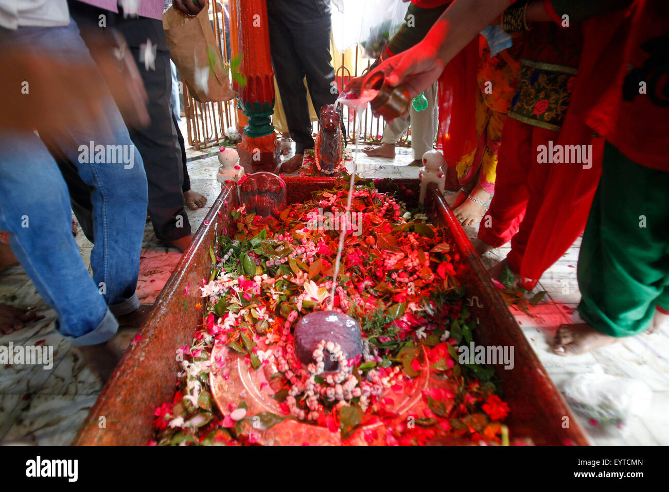Shiva milk offering hi-res stock photography and images - Alamy