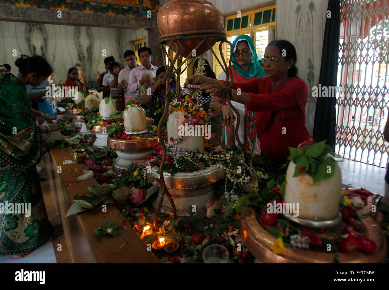 Shiva milk offering hi-res stock photography and images - Alamy