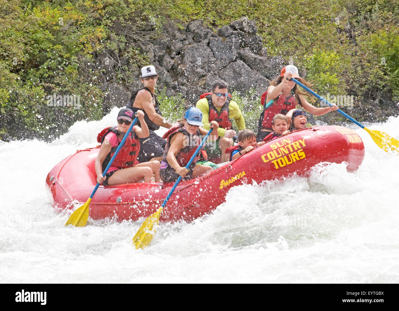 White ater rafting on the deschutes river hi-res stock photography and ...