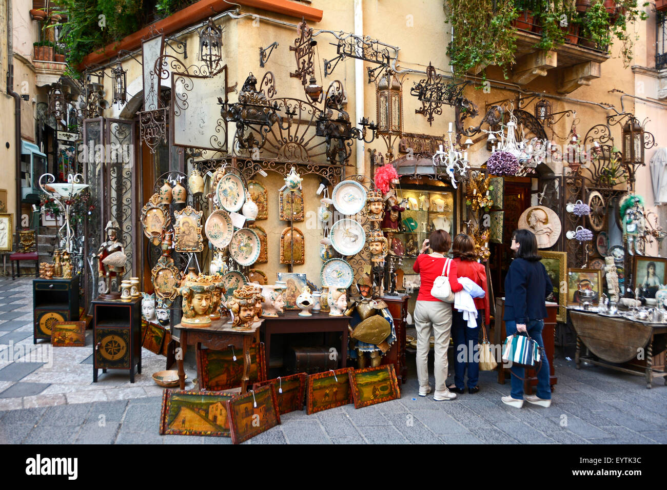 Antique shop taormina hi-res stock photography and images - Alamy