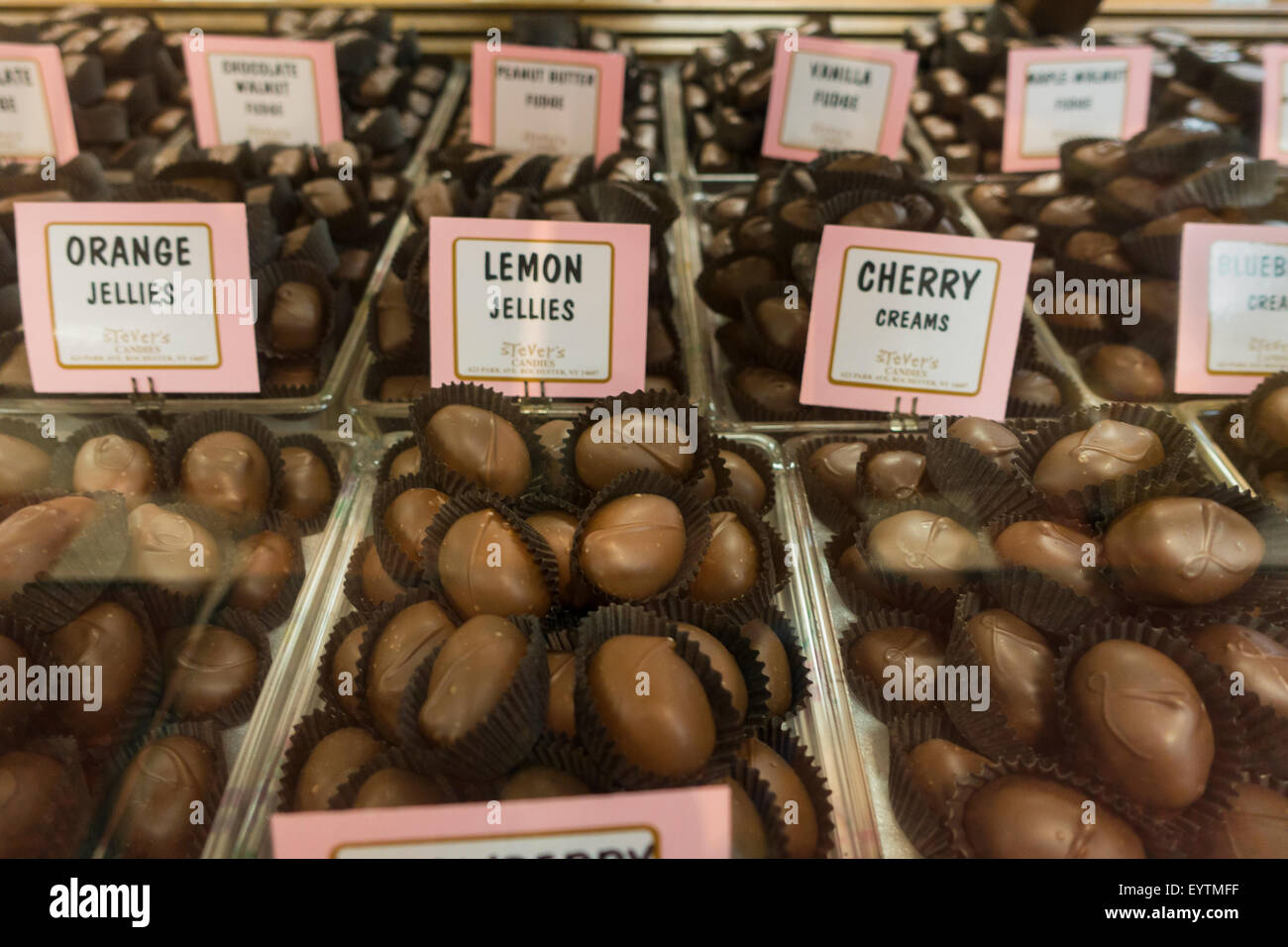 Small candy shop usa hi-res stock photography and images - Alamy