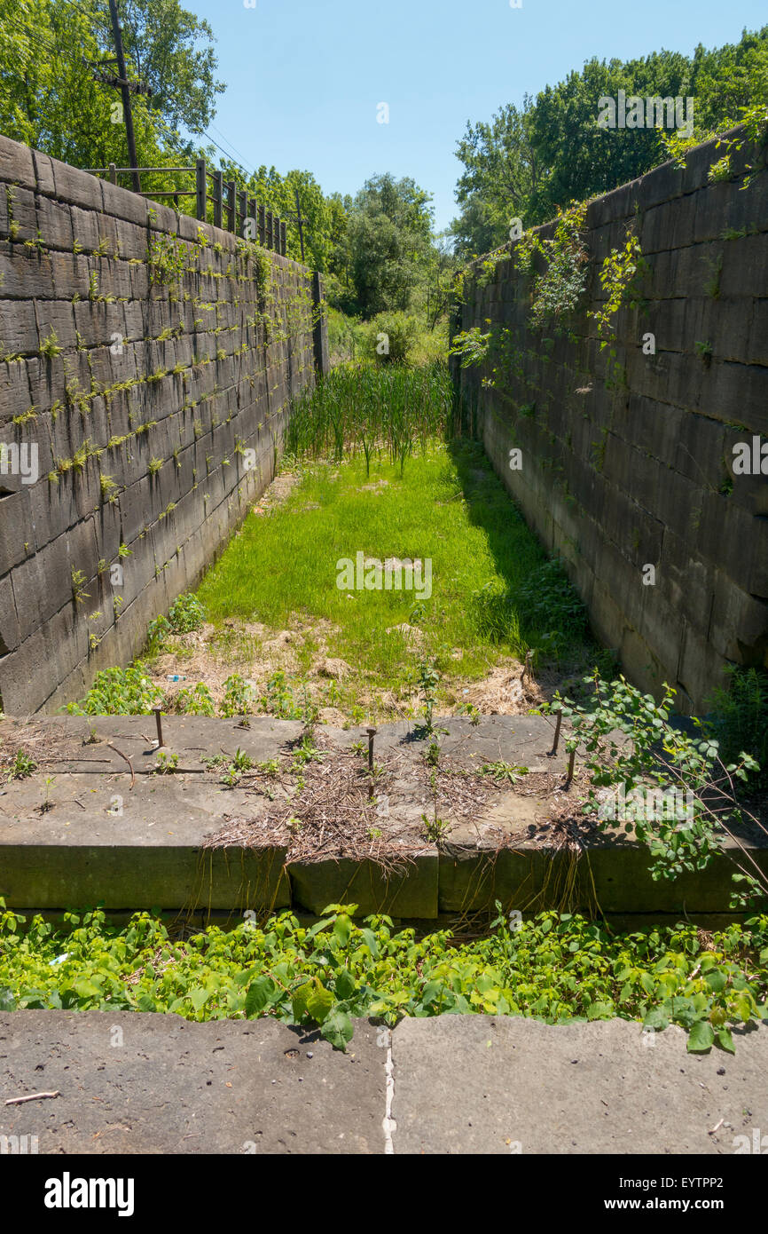 Erie canal pittsford new york hi-res stock photography and images - Alamy