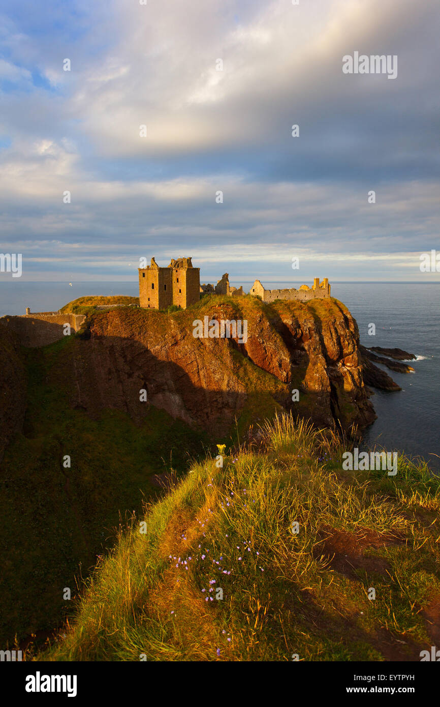 Sundown, golden hour, Dunnottar Castle, Stonehaven, east coast ...