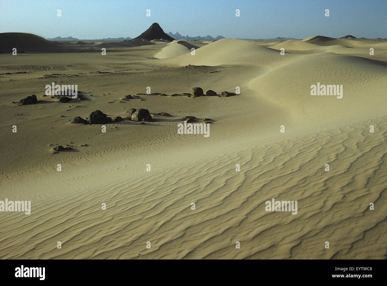 Structures in sahara desert hi-res stock photography and images - Alamy