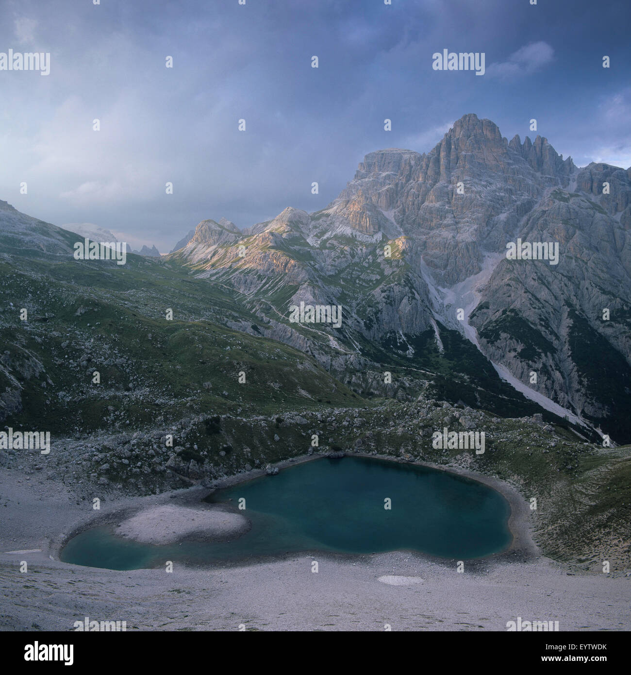 Ground lakes before 3 shoemaker's point, nature reserve Three merlons ...