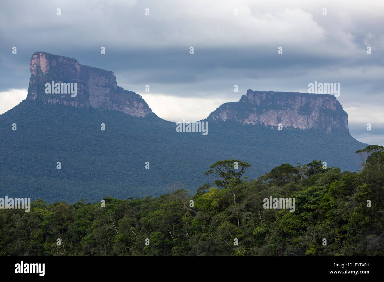 Tepui waterfall hi-res stock photography and images - Alamy