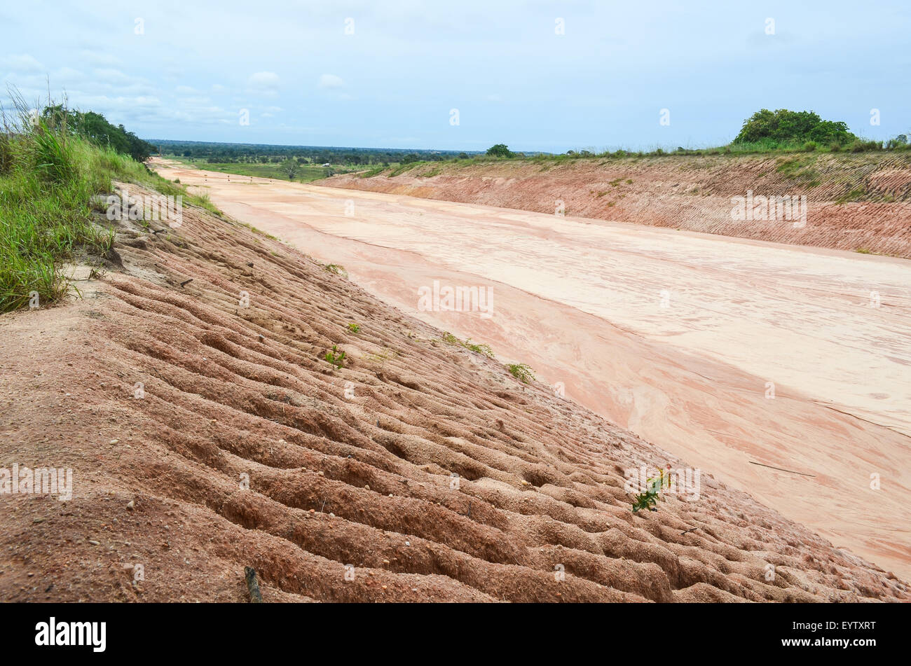 Construction of the new Soyo - Luanda highway in Angola Stock Photo - Alamy