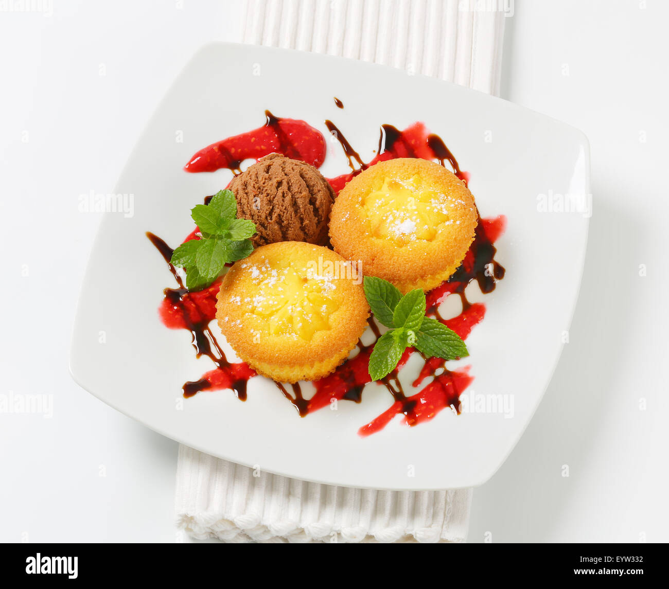 Sponge pudding overhead hi-res stock photography and images - Alamy