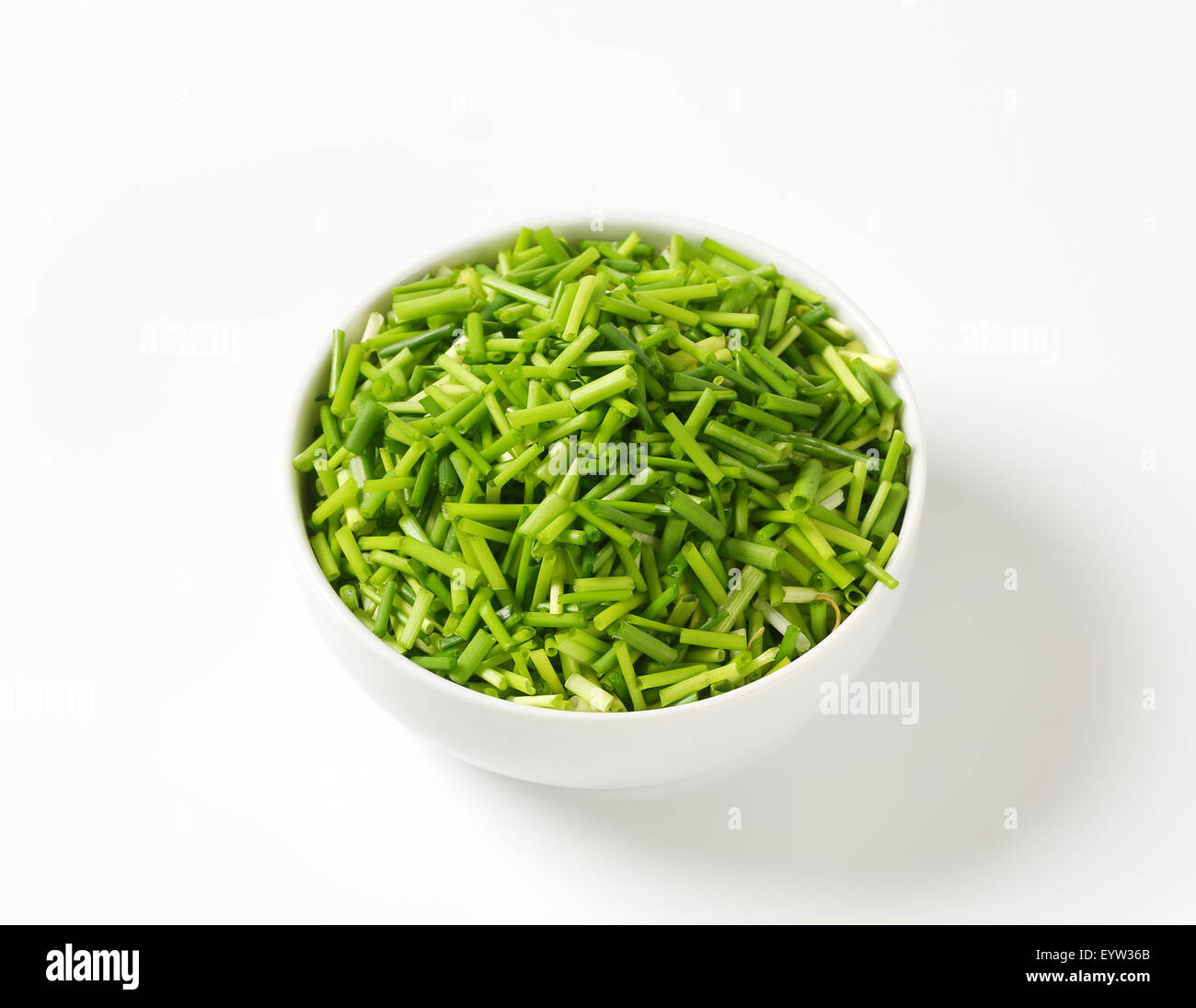 Chopped chives in a bowl Stock Photo - Alamy