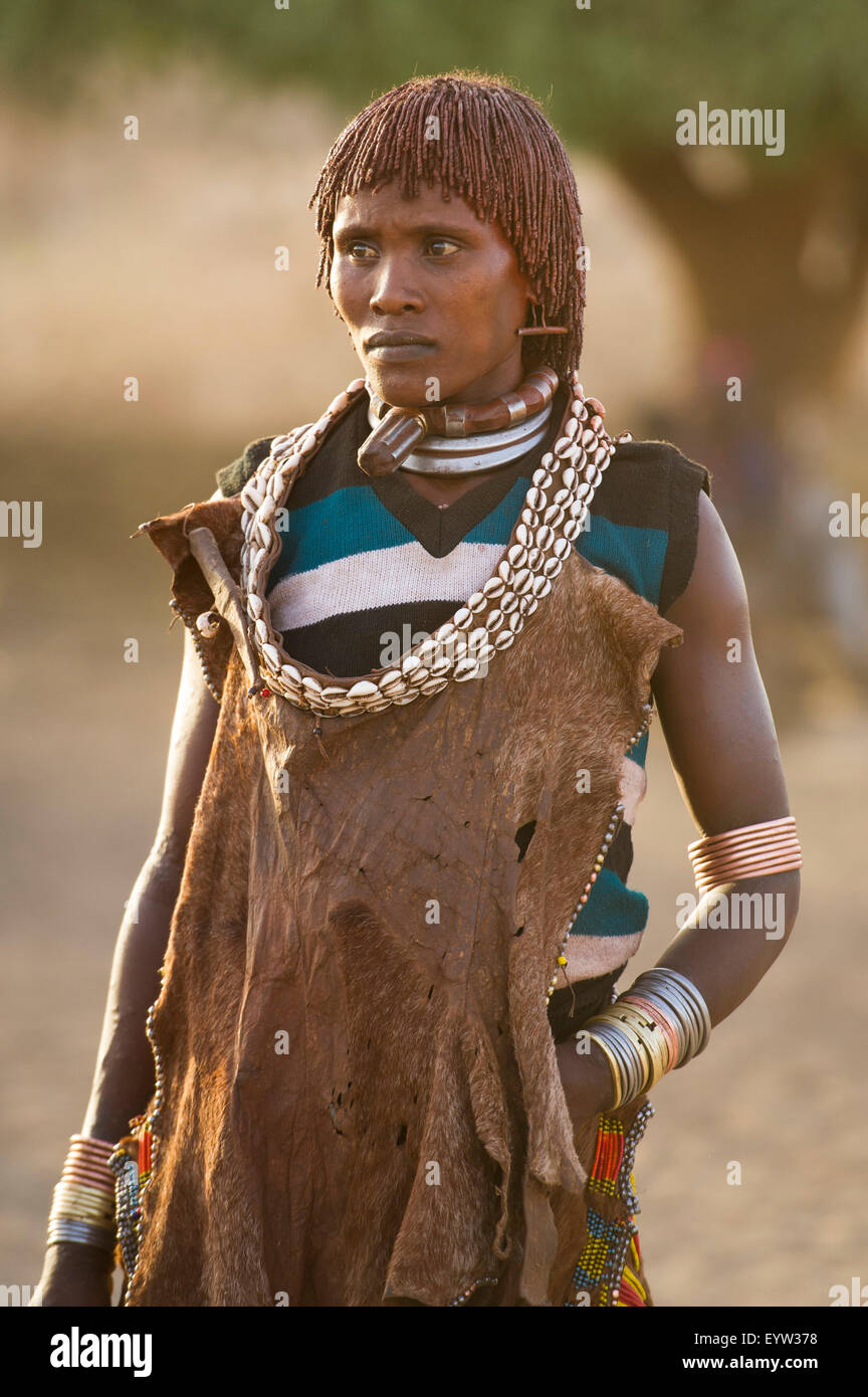 Hamer tribe woman hi-res stock photography and images - Alamy