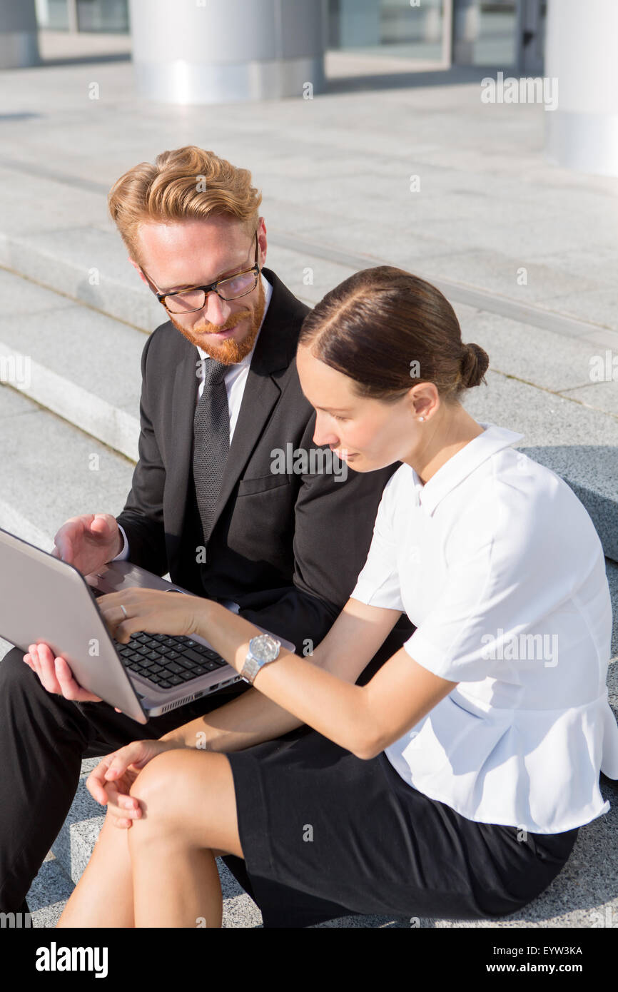 Laptop team hi-res stock photography and images - Alamy