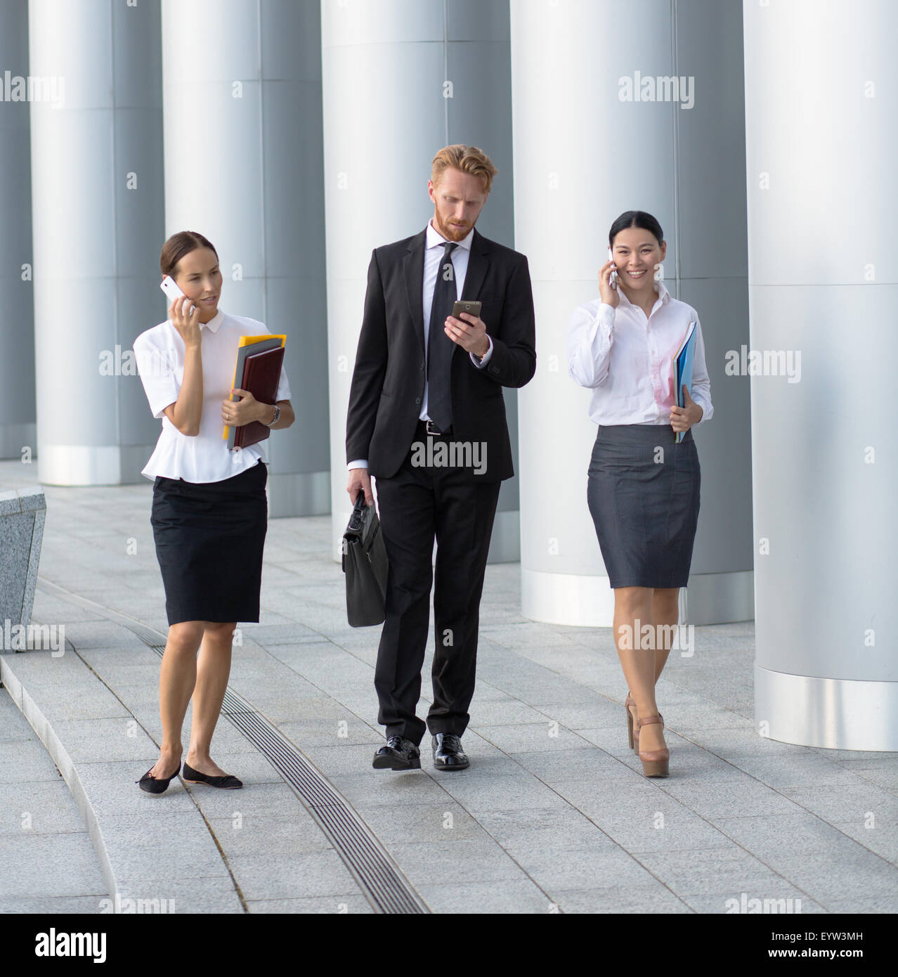 Business people walking Stock Photo - Alamy