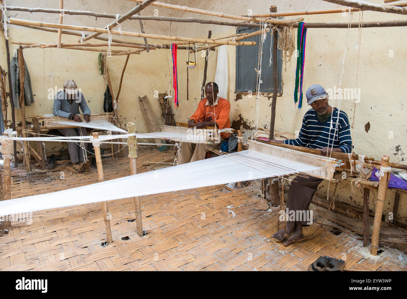 Traditional cotton weavers, Dorze, Ethiopia Stock Photo - Alamy