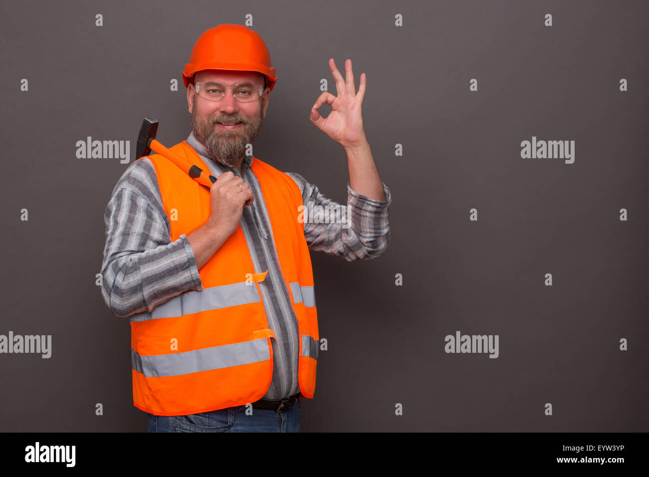 Hipster bearded builder Stock Photo - Alamy