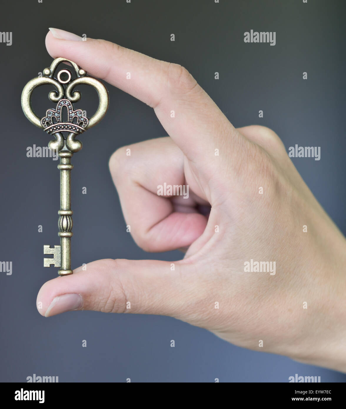 Key in the hand hi-res stock photography and images - Alamy