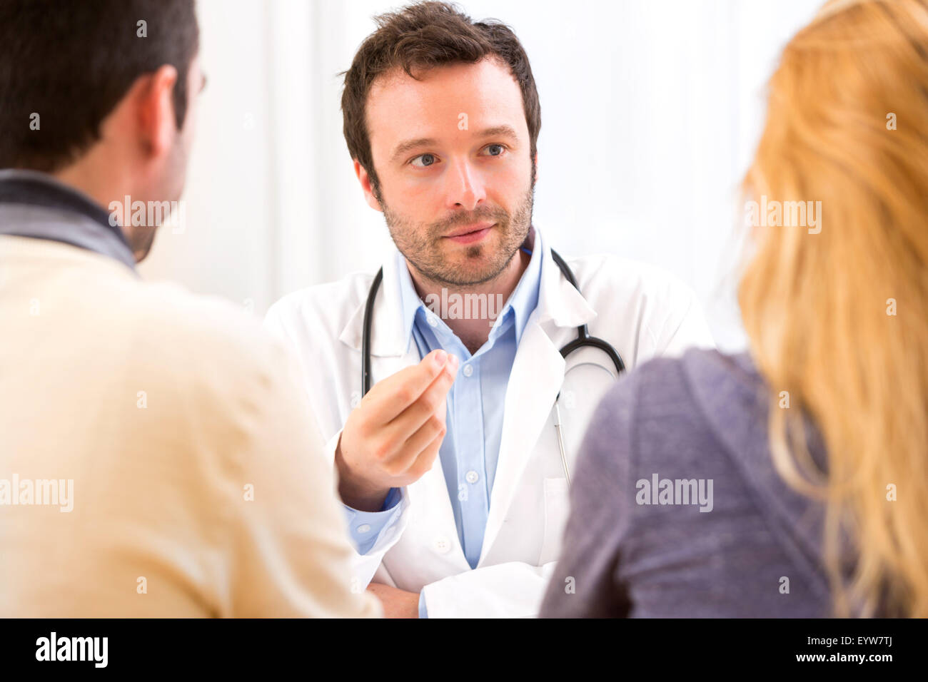 Doctor advising couple hi-res stock photography and images - Alamy