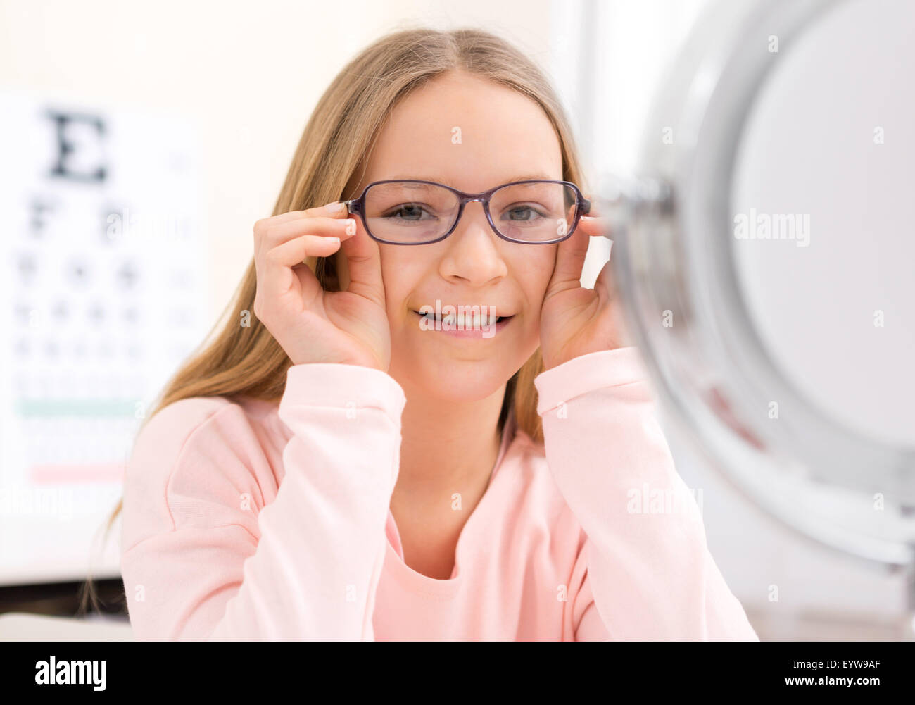 Eye test woman child hi-res stock photography and images - Alamy