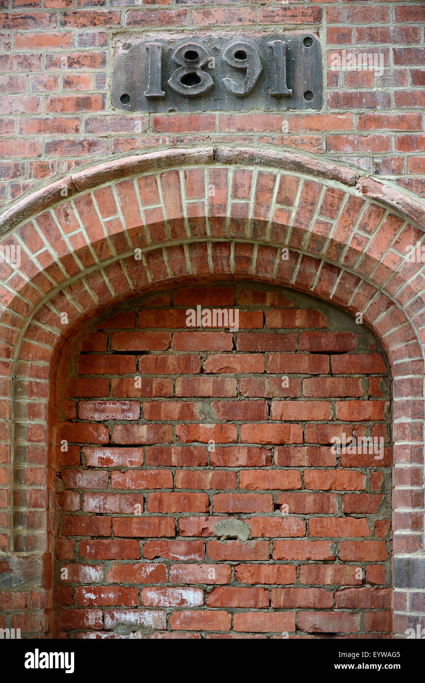 Red brick building facade 19th century hi-res stock photography and ...