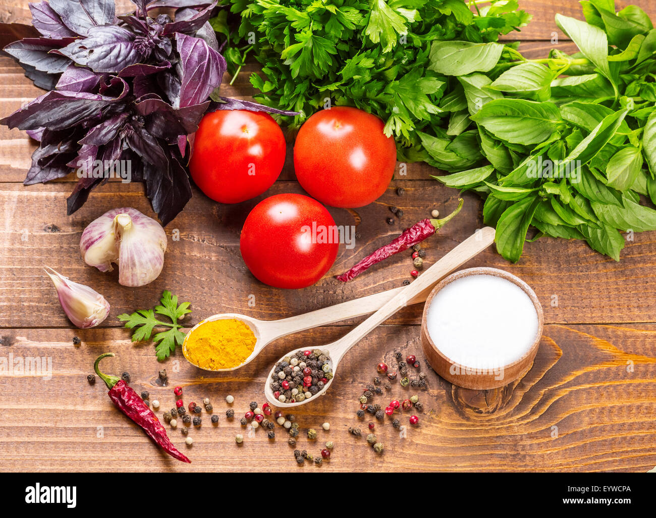 Table of spices and herbs hi-res stock photography and images - Alamy