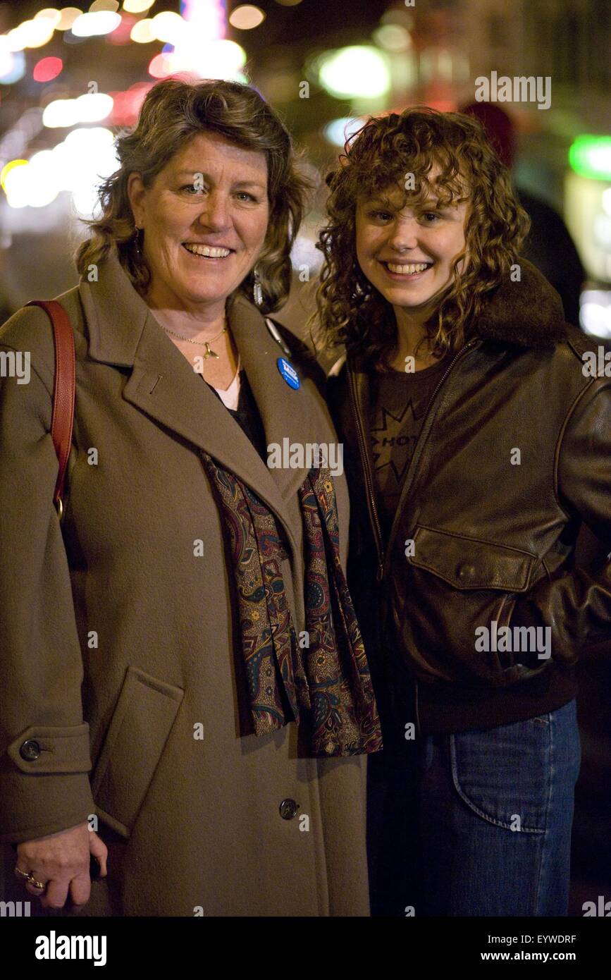 Alison pill et annette kronenberg she plays her character hi-res stock ...