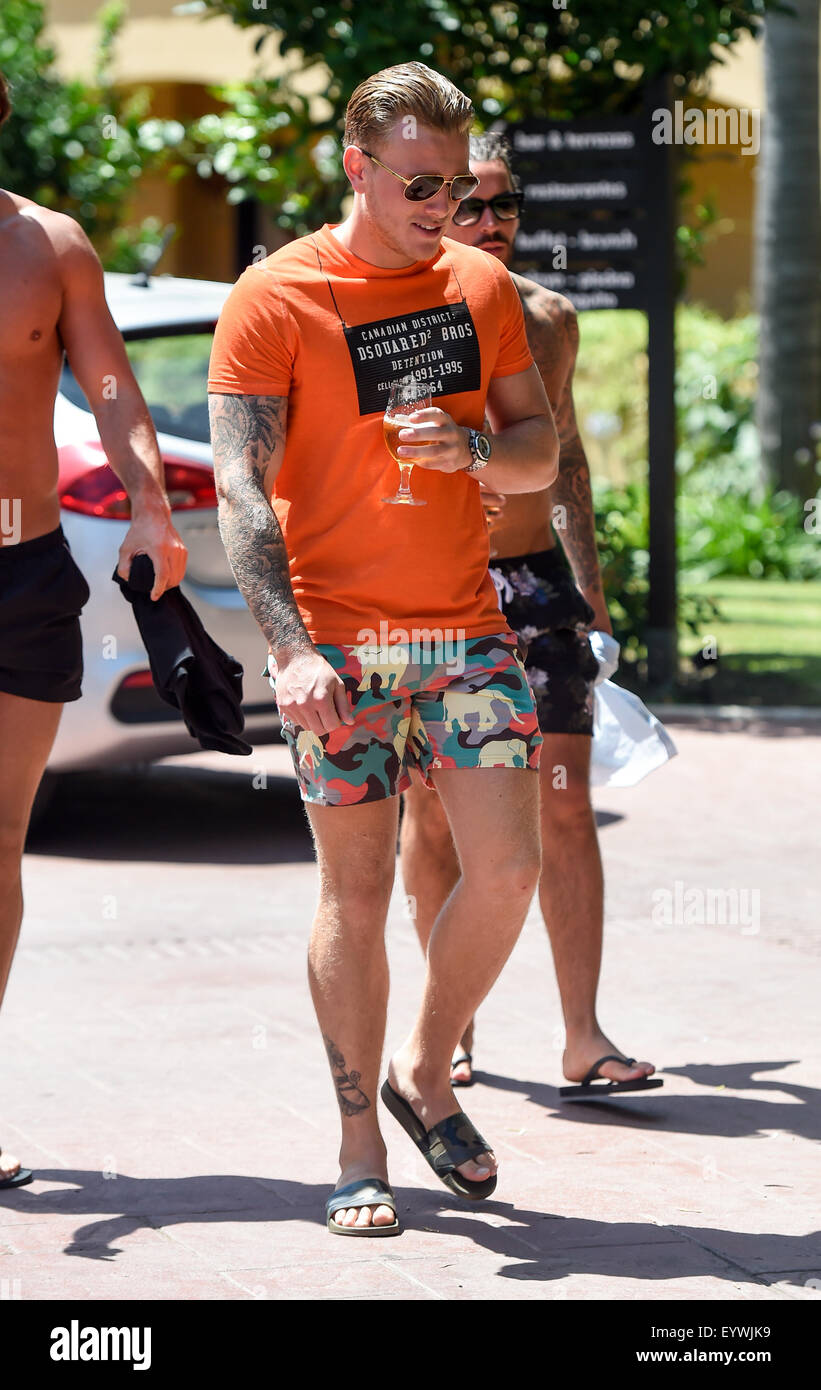 'TOWIE' stars leave their hotel ahead of filming in Marbella Featuring ...
