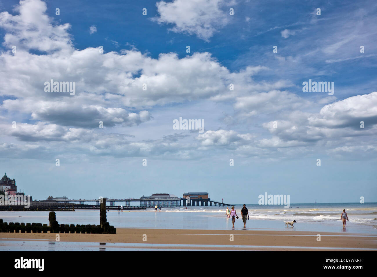 Cromer beach hi-res stock photography and images - Alamy