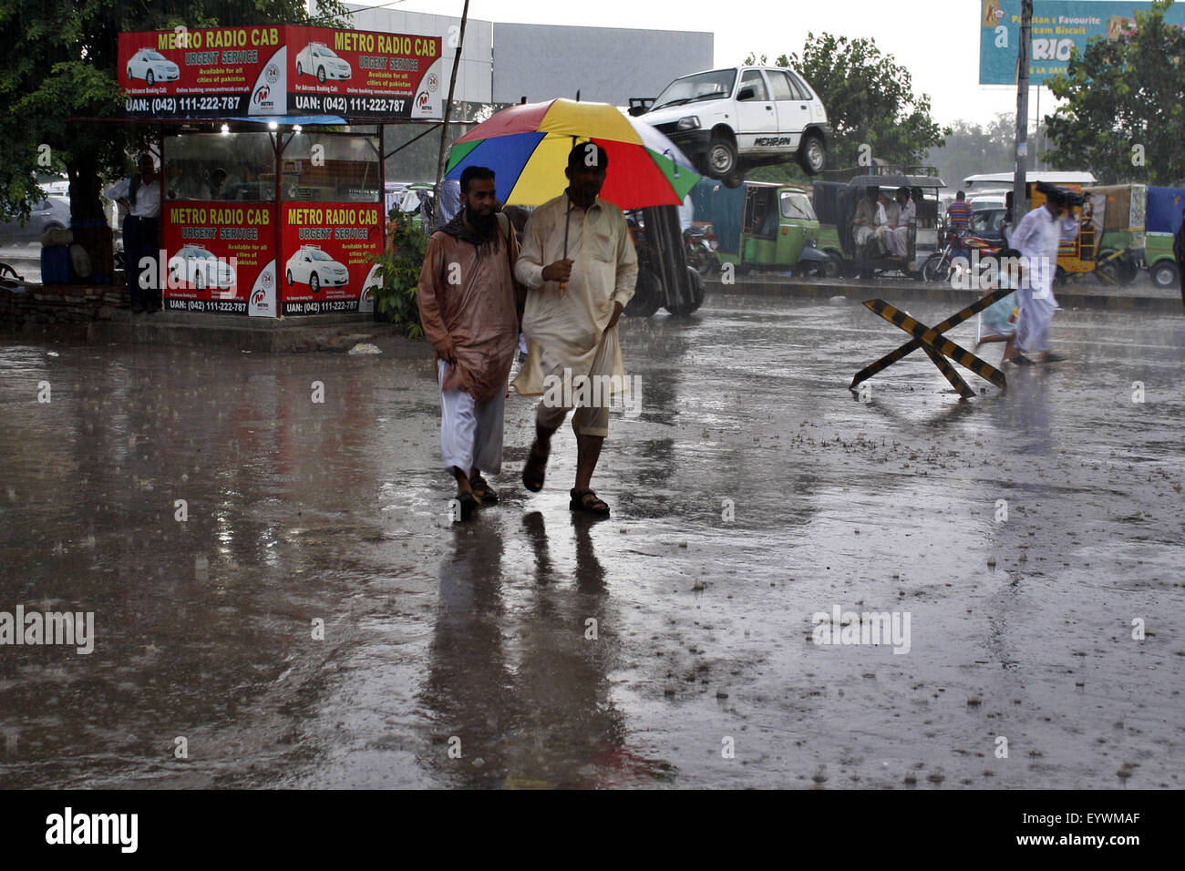 Lahore rain hi-res stock photography and images - Alamy