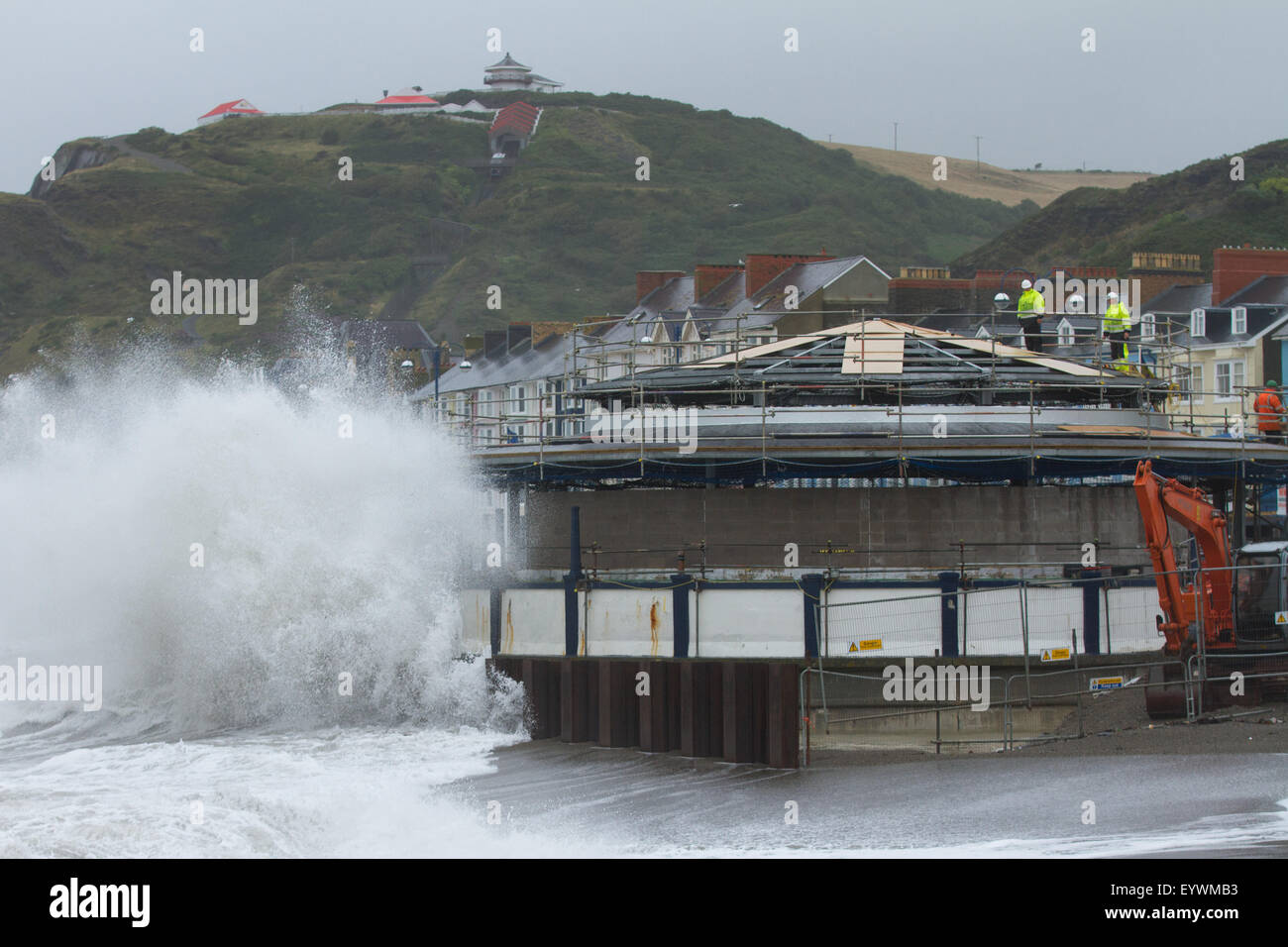 Aberystwyth, Wales, UK. 4 August 2015. Stormy Weather. A 5-8 ft swell ...