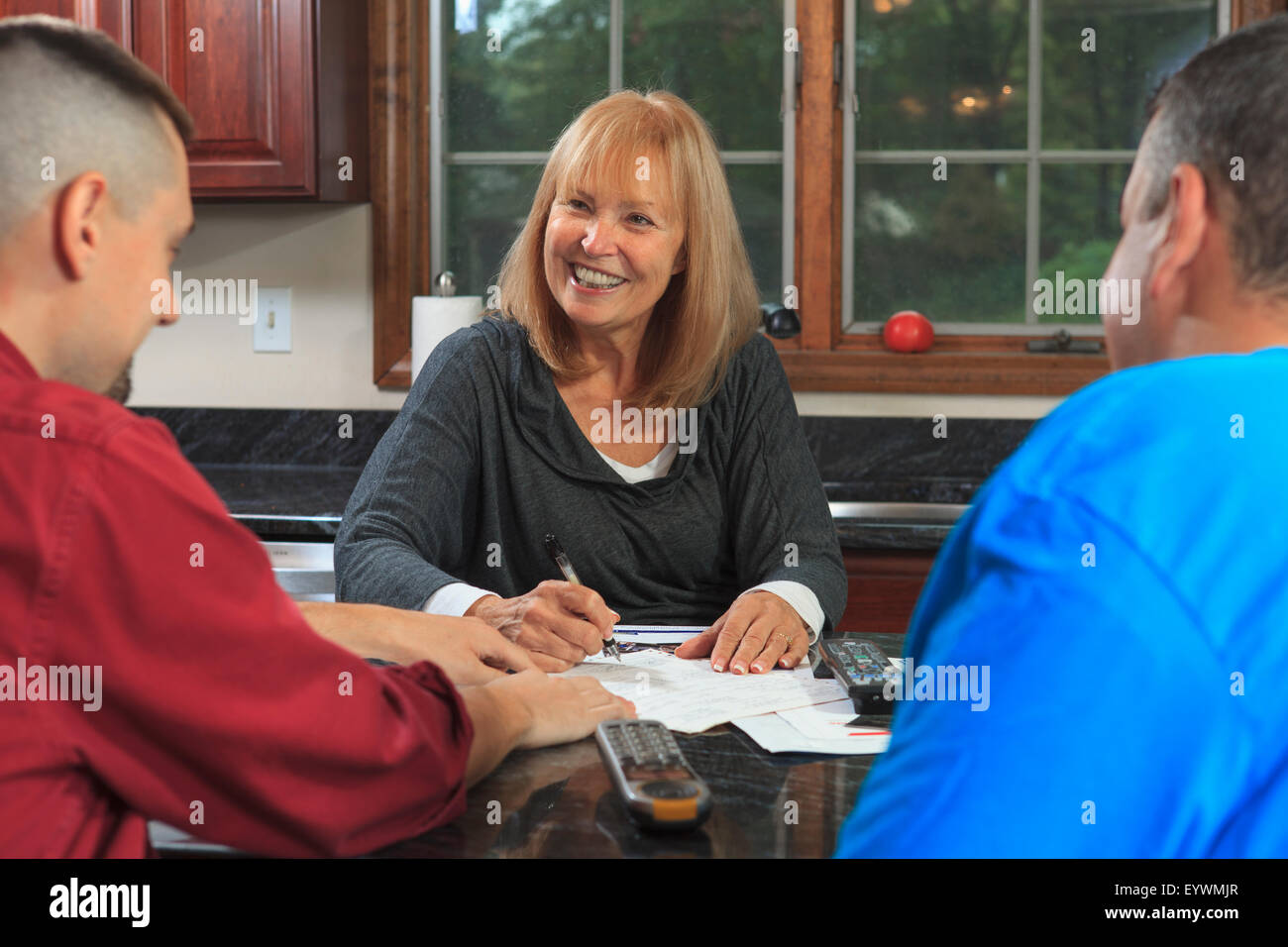 Signing contract house hi-res stock photography and images - Alamy