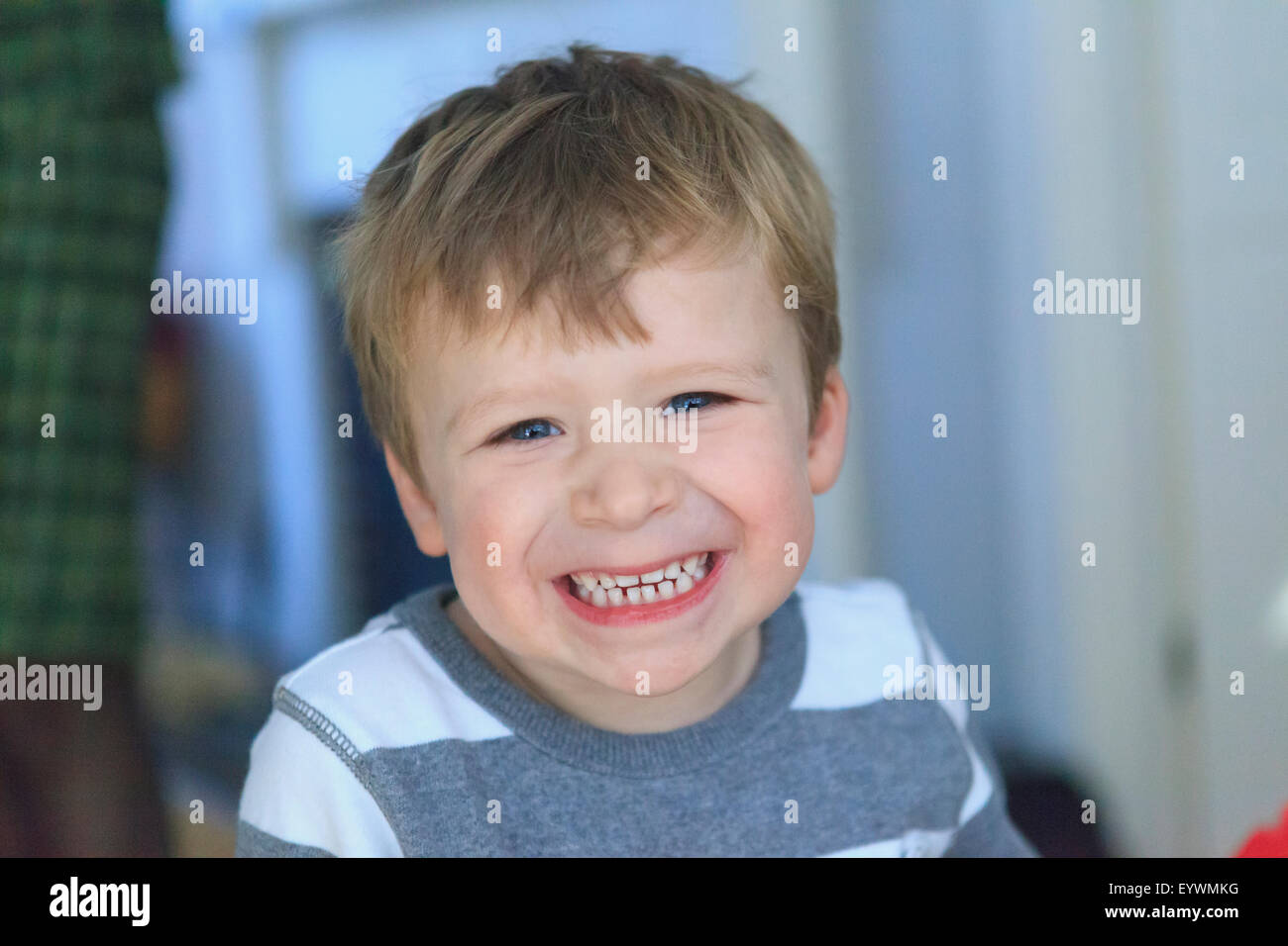 Portrait of a little boy smiling Stock Photo - Alamy