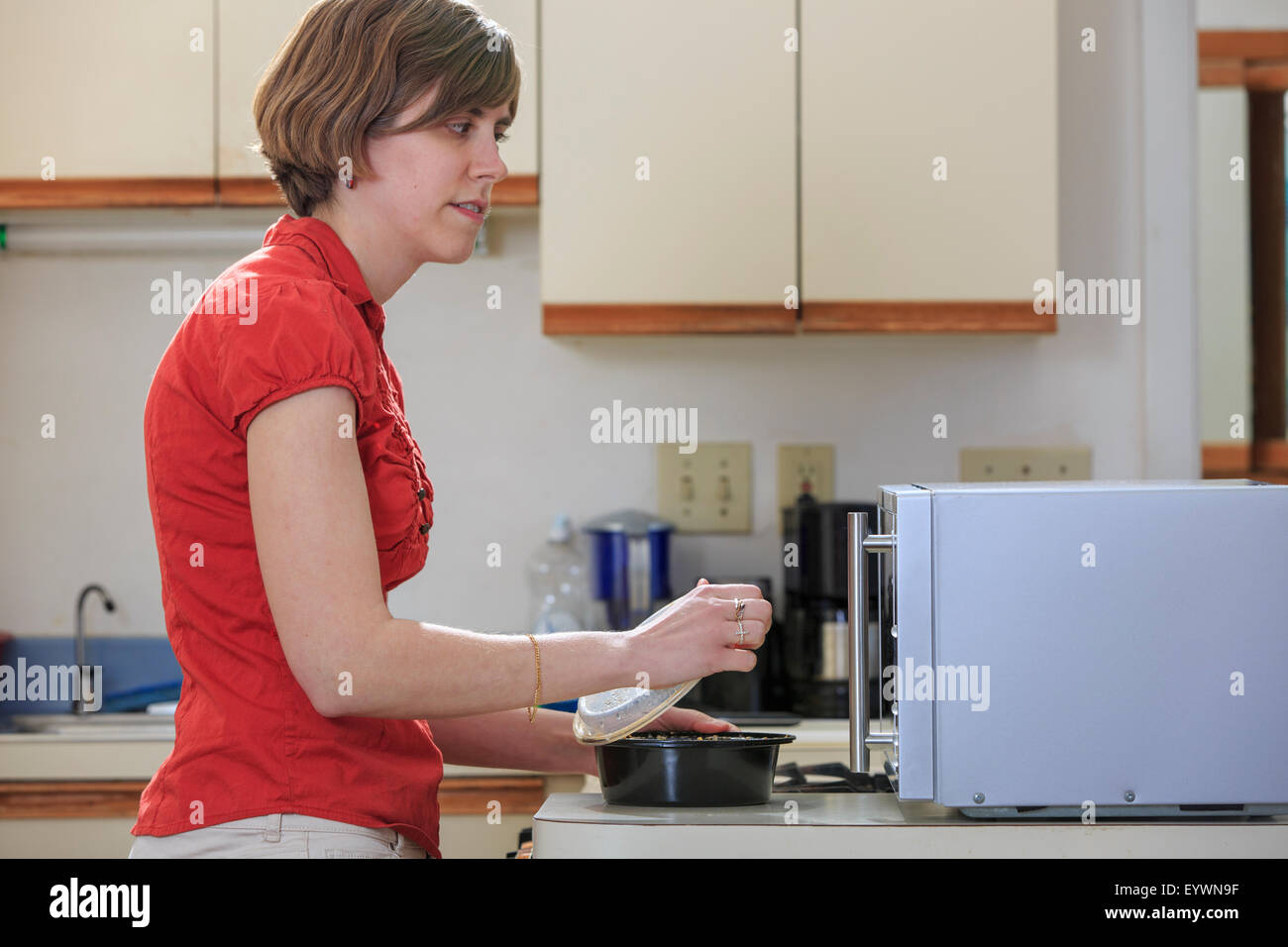 Disabled woman cooking hi-res stock photography and images - Alamy