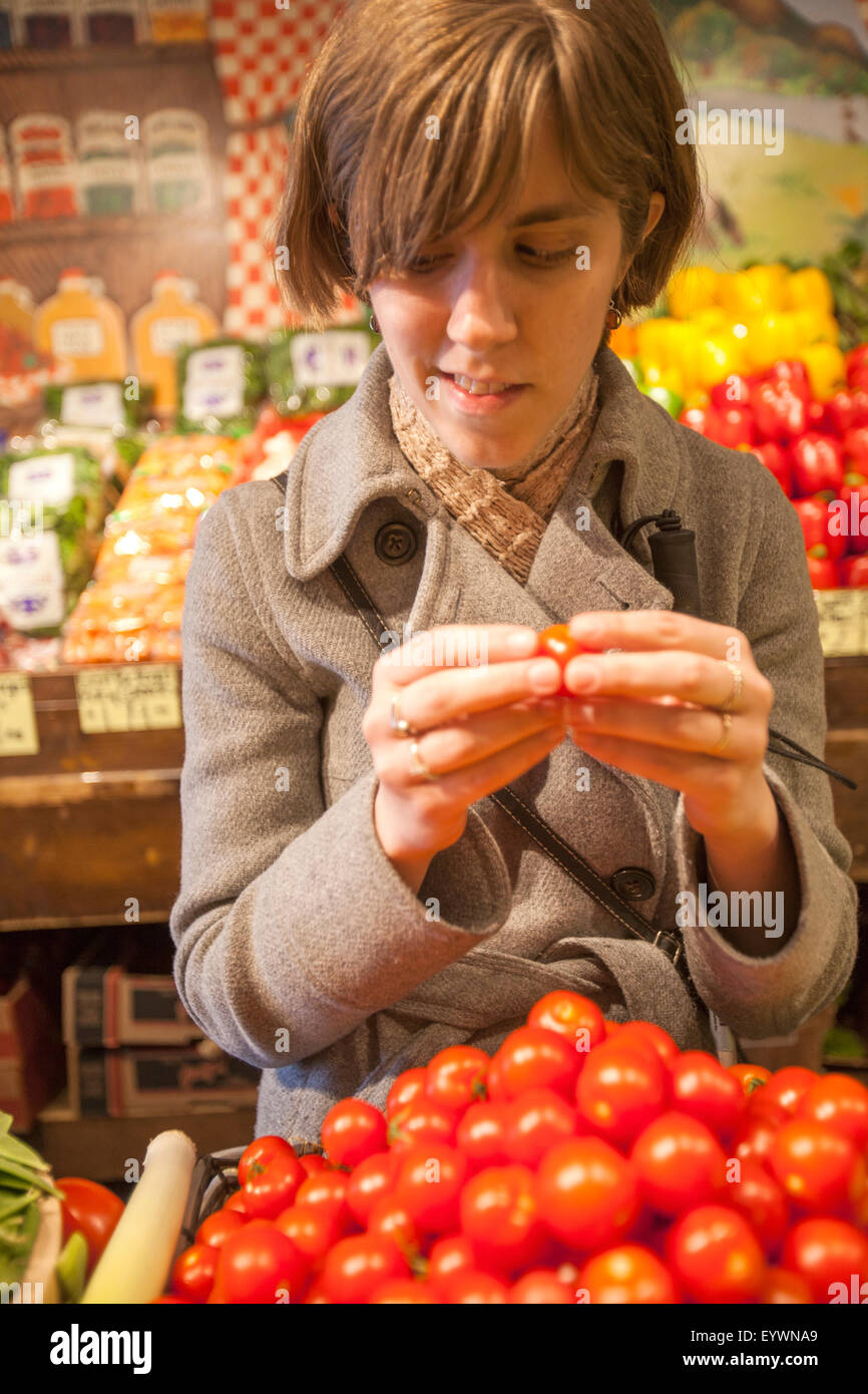 Young blind woman shopping for fruit in a grocery store Stock Photo - Alamy